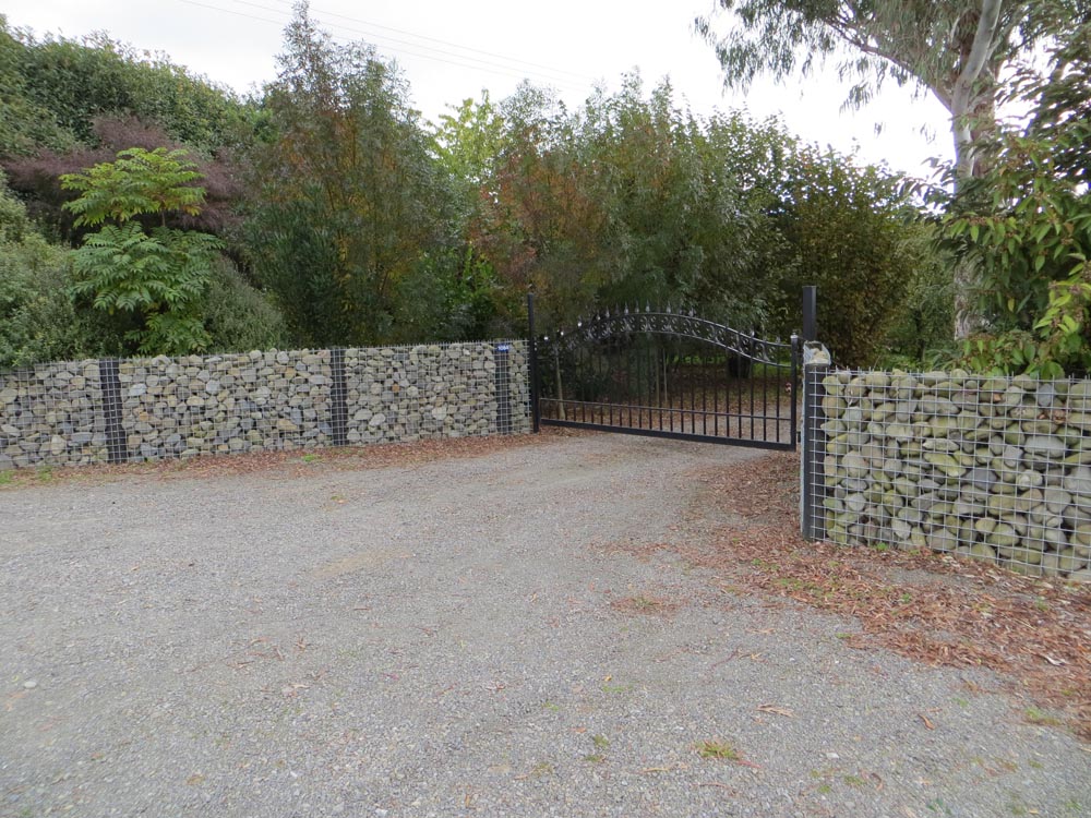 Gabion Rock Baskets & Secure Rock Wall Fences, Rock Basket Retaining ...